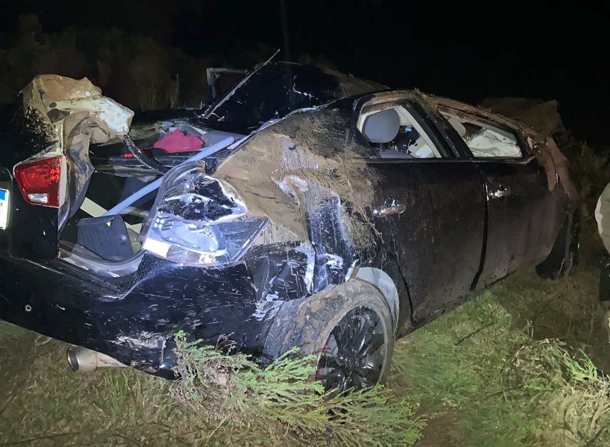 Carro cai de ribanceira de 40 metros de altura e mulher fica ferida ... Carro cai de ribanceira de 40 metros de altura e mulher fica ferida ...