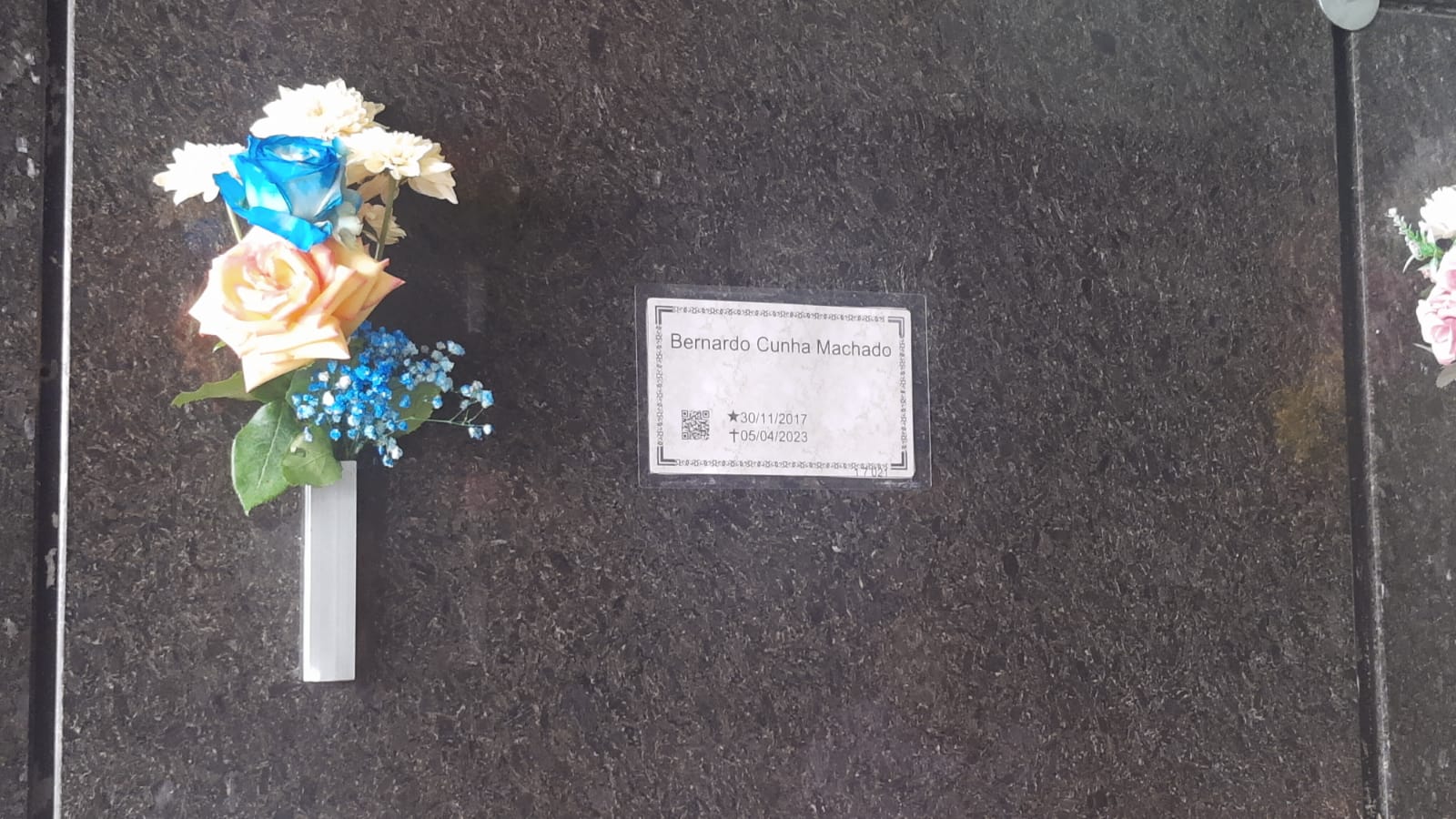 Crianças Mortas Em Ataque A Creche São Enterradas Em Blumenau